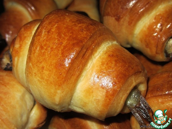 Дрожжевые рогалики с сыром и шпротами – кулинарный рецепт