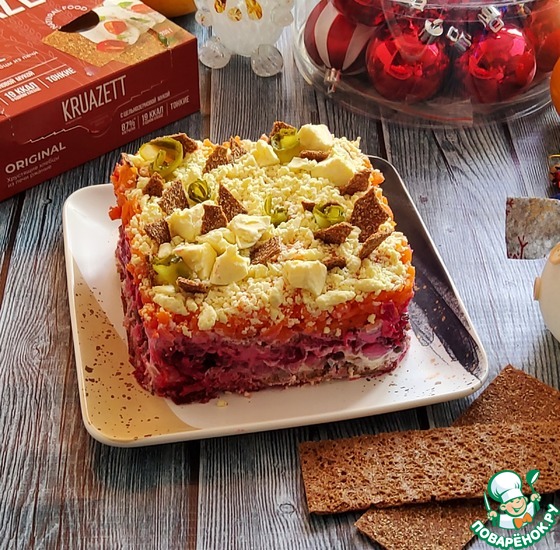 Салат овощной с сельдью и хлебцами – кулинарный рецепт